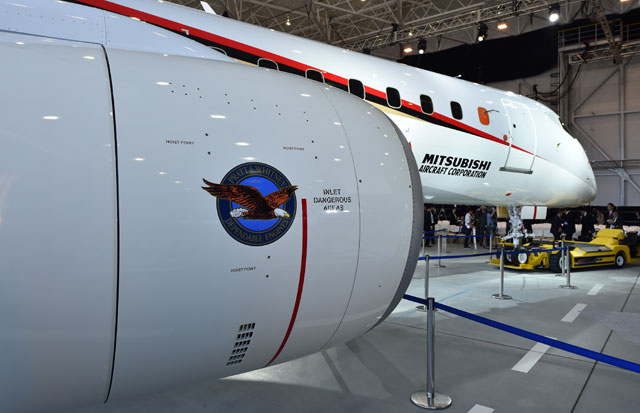 MRJ、初のエンジン試験運転 主翼の強度試験も