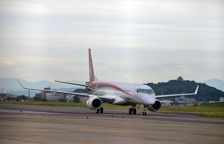 MRJ、走行試験開始 初号機で