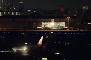 JAL/JAS統合の象徴、15年経て羽田から姿消す 写真特集・アーク塗装E170