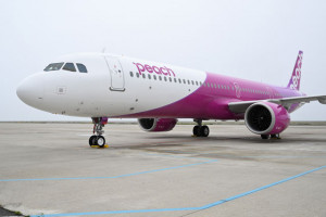 ピーチA321LR、2号機が6/7就航 足もと広くUSB充電対応