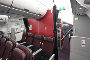 コロナ後支えるJALの最多座席機 写真特集・A350-900 X12仕様