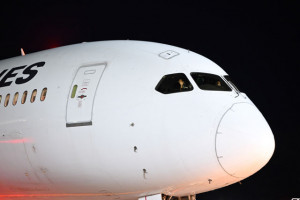 JAL、成田－サンディエゴ10周年 CA「JETS」チアダンス披露