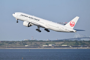 JALの777-200ER、2号機が離日 初号機は5/16米国へ