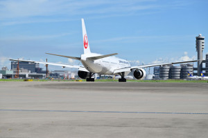 JAL、NYへCO2排出ゼロフライト 赤坂社長「ほんの先の未来を体験」