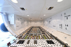 JAL、13年ぶり貨物機公開 767転用、DHLと東アジア協業