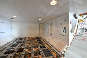 JAL、13年ぶり貨物機公開 767転用、DHLと東アジア協業