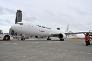 JAL、貨物機13年ぶり復活 767-300BCFで投資抑制、DHLと長期契約