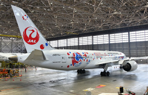 JAL、ミャクミャクJET 2号機お披露目 国際線787、鳥取社長「私も乗りたい」