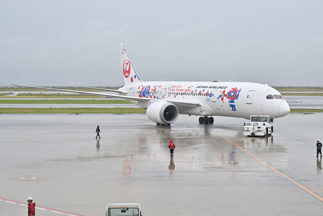 JAL、787のミャクミャクJETが関空就航 国際線で万博PR