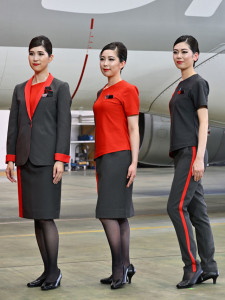 FDA、コシノジュンコ氏のCA新制服「動いても安心なデザイン」