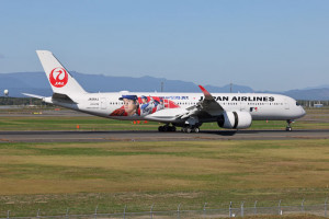 JAL、大谷選手「DREAM SHO JET」就航 新千歳の青空舞う