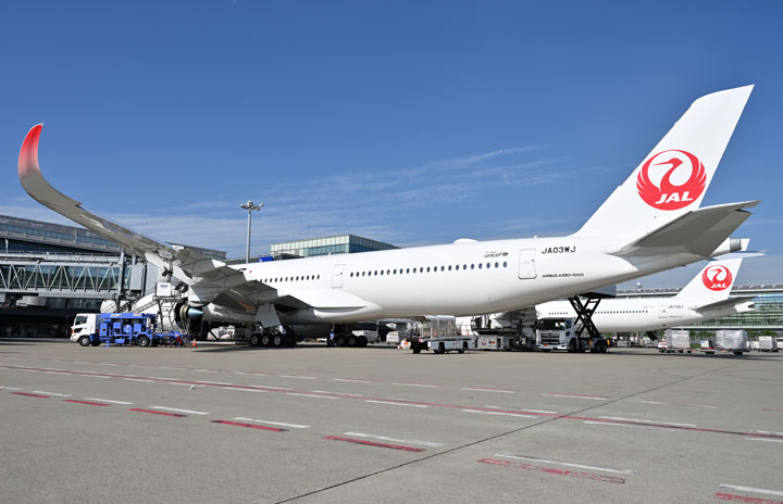 JAL、2-3月サーチャージ引き上げ 欧米往復5.8万円、ハワイ3.7万円に