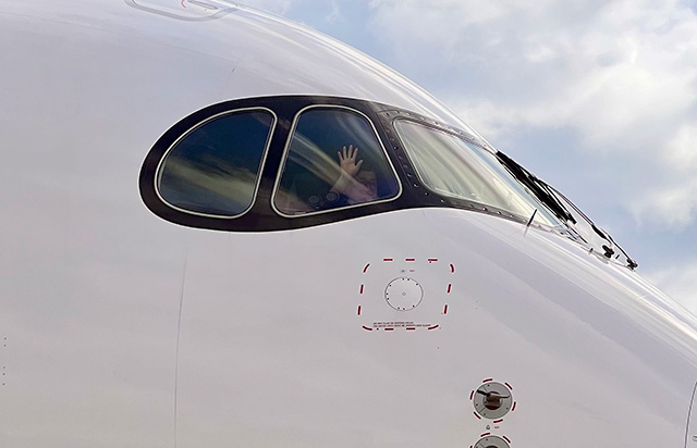 JAL、A350-1000をシンガポール期間投入 初日は初号機、羽田4機並びも