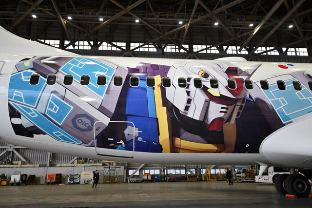 JAL、ガンダムJETお披露目 3/3から国内線で万博PR