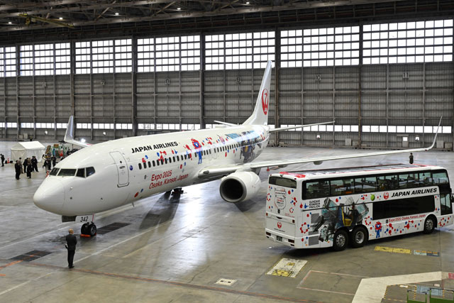 JAL、ガンダムJETお披露目 3/3から国内線で万博PR