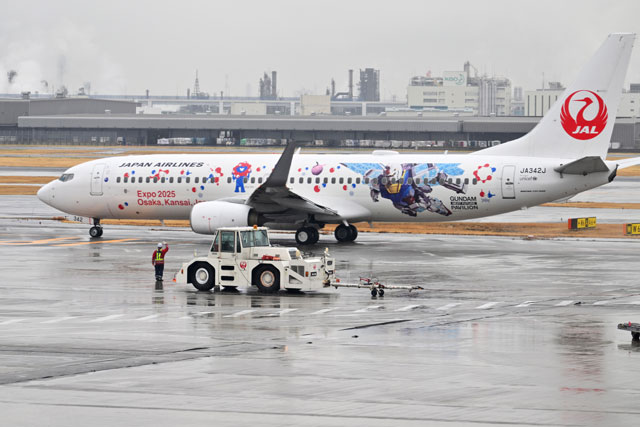 JAL、ガンダムJETが国内線就航 初便は徳島行きJL461便