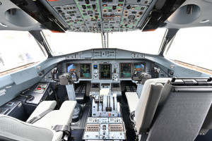 トキエア、3号機ATR42公開 前方12席は足元広め