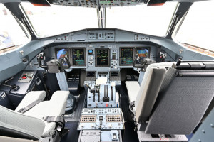 前方席は32インチ 写真特集・トキエア 3号機ATR42