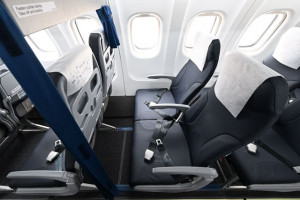 前方席は32インチ 写真特集・トキエア 3号機ATR42