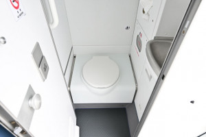 前方席は32インチ 写真特集・トキエア 3号機ATR42