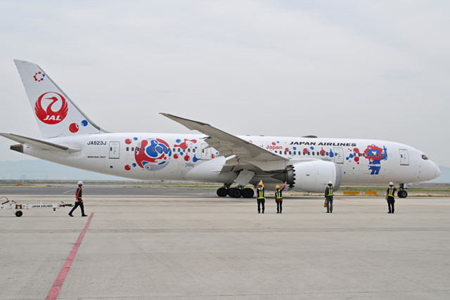 廃食油の国産SAF、旅客便に初供給 JALミャクミャクJETの関空発上海行きに