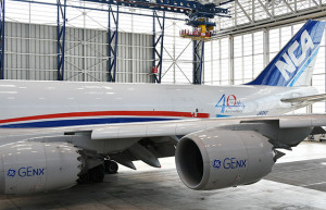 NCA、就航40周年 747-8Fに記念デカール、反省生かし大きめに