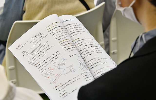 JAL、767就航40周年でイベント2日間 パイロット手書きテキストで“本気の航空教室”